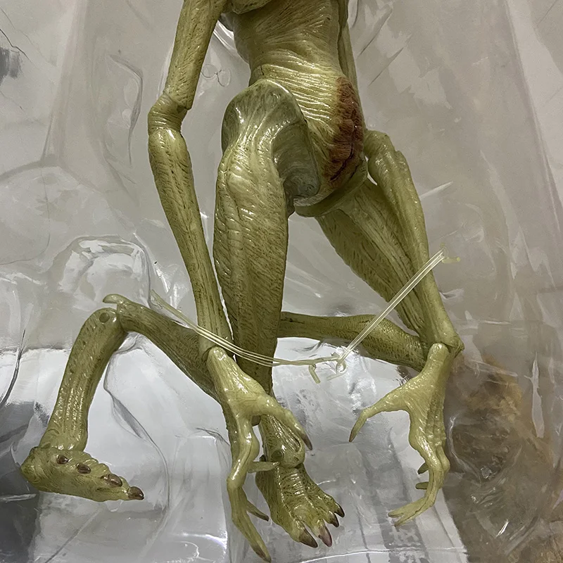 NECA Alien Resurrection Action Figure Deluxe Newborn Xenomorph Alien Vs ...