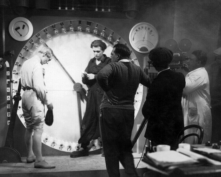 Metropolis Fritz Lang directs famous clock scene 24X36 Poster - 1970-79
