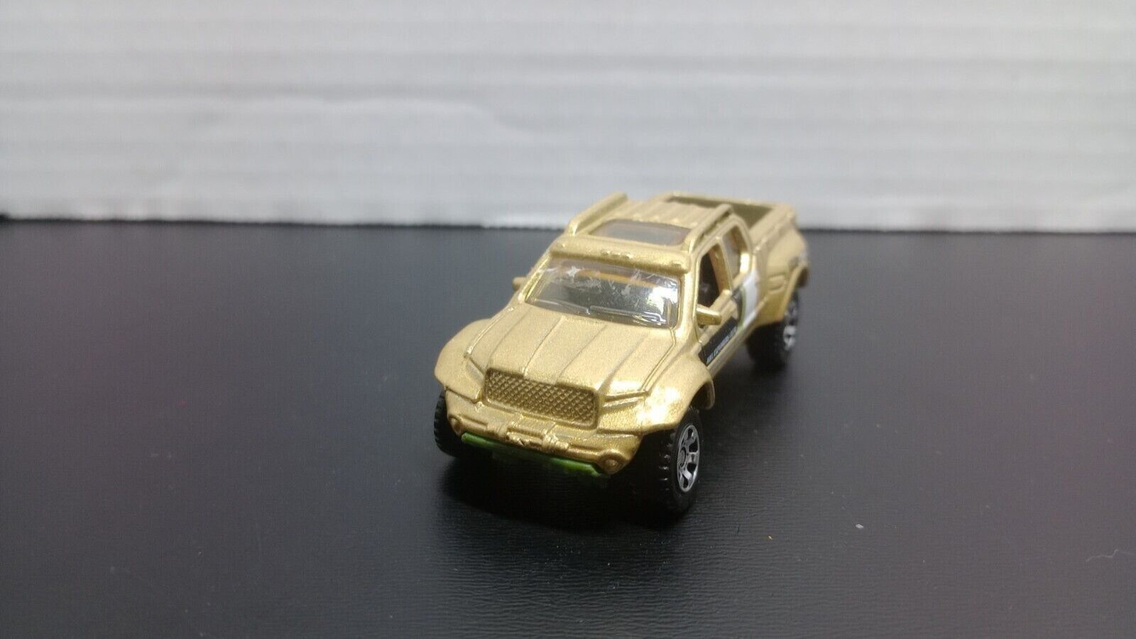 GOLD Badlander Pickup Truck. 018 Matchbox 114/125. 1:64 Diecast ...