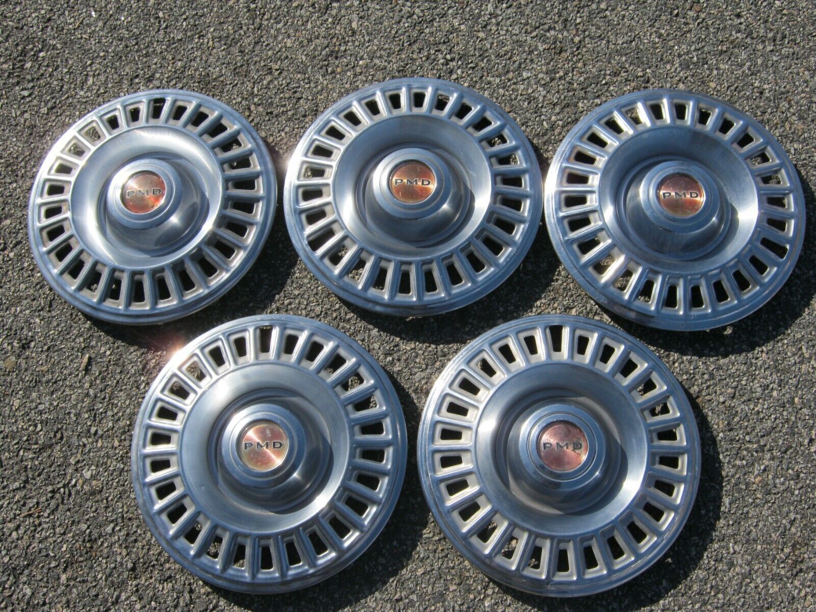 1968 mustang hubcaps store