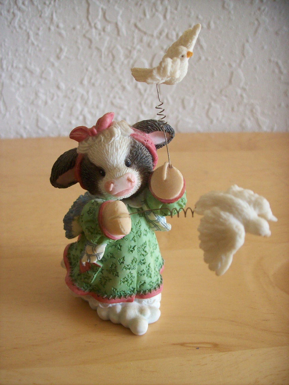 1998 Mary Moo Moo’s “ Sending Moo the Peace of the Season” Figurine ...
