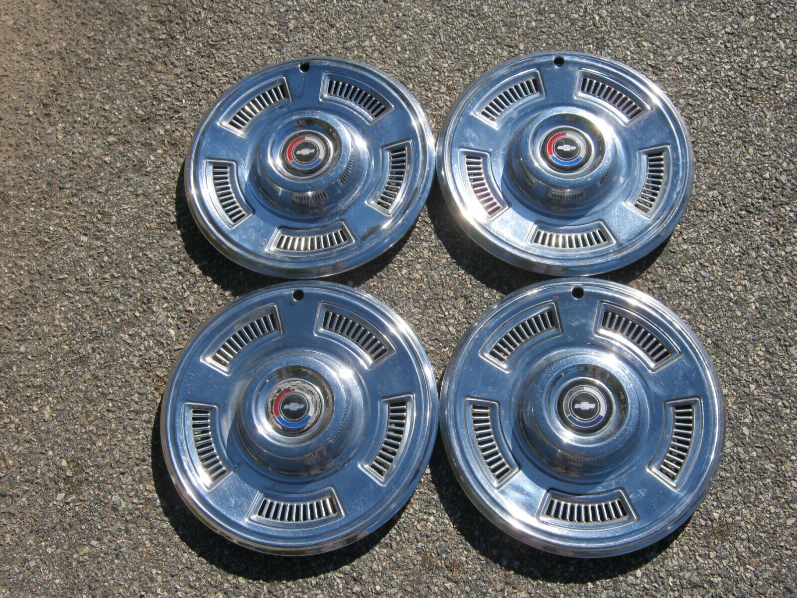 Factory 1967 Chevy Chevelle 14 inch metal hubcaps wheel covers - Wheel ...