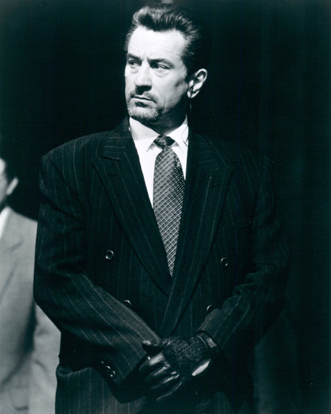Robert De Niro 16x20 Poster in suit from Heat - Photographs
