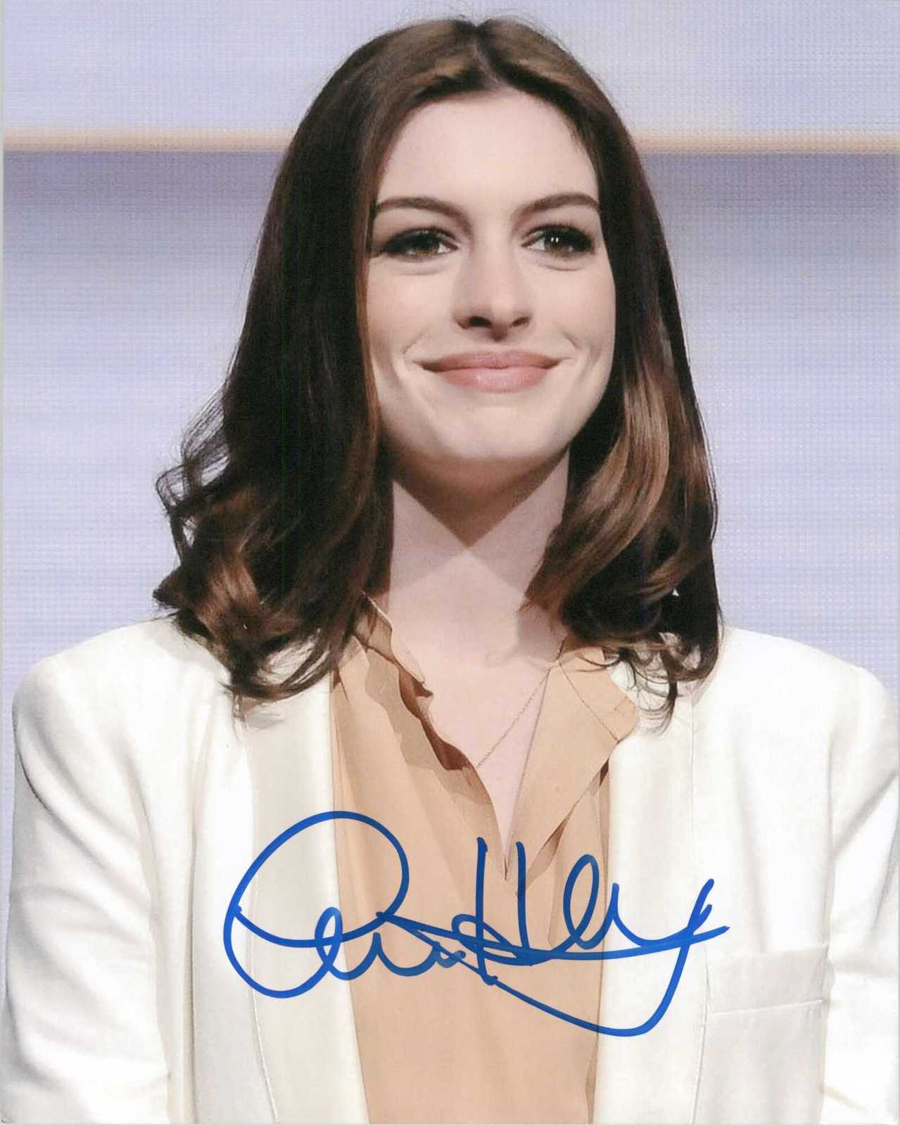 Anne Hathaway Signed Autographed Glossy 8x10 Photo - Photographs