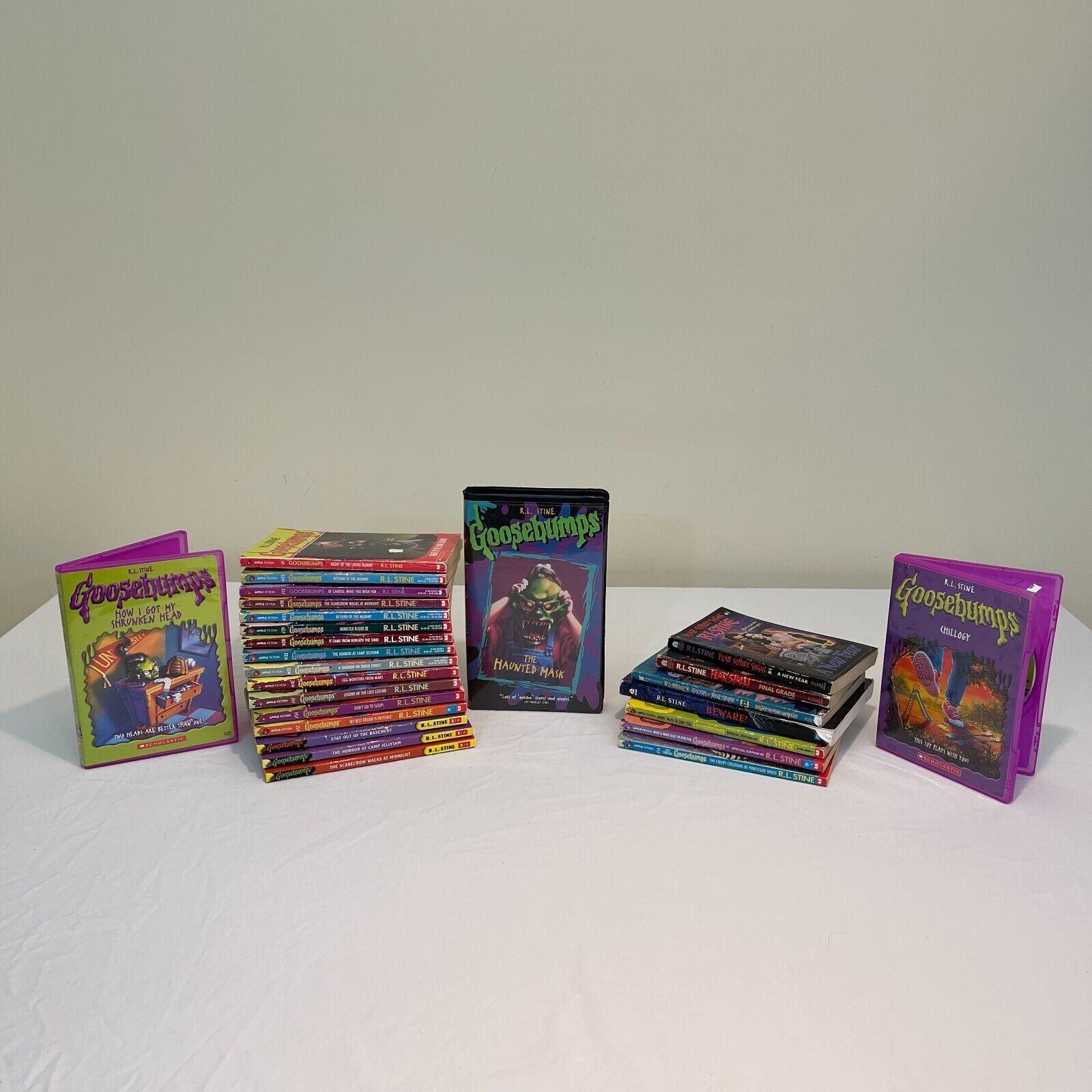 GOOSEBUMPS LOT 23 Books 2 DVD 1 VHS R. L. RL Stine FEAR STREET Haunted ...