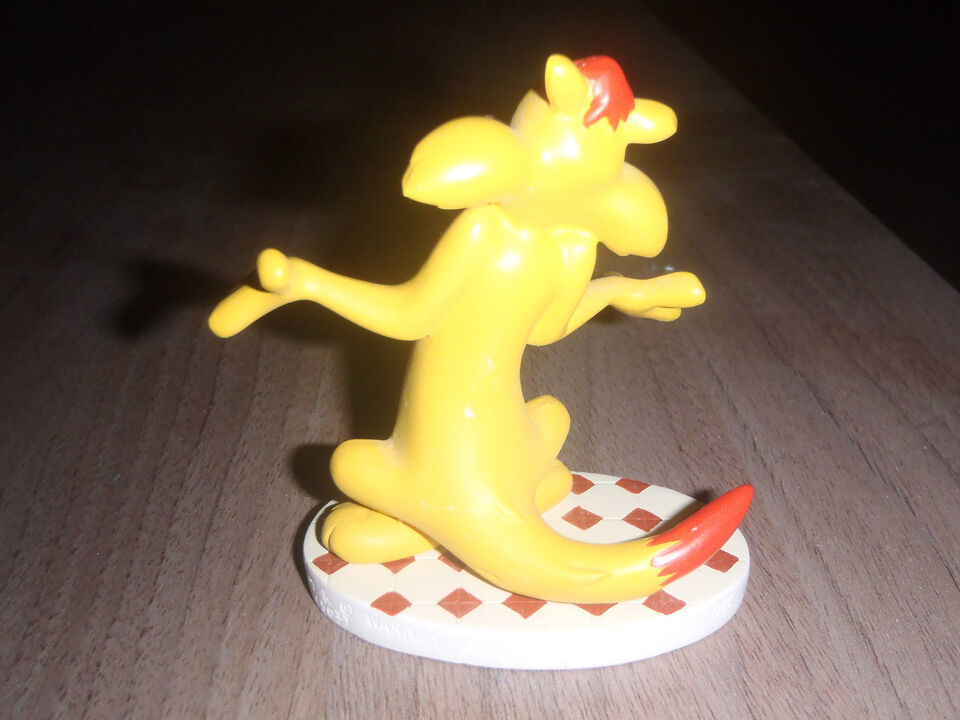 Extremely Rare! Looney Tunes Claude Cat Figurine Statue - Animation Art ...