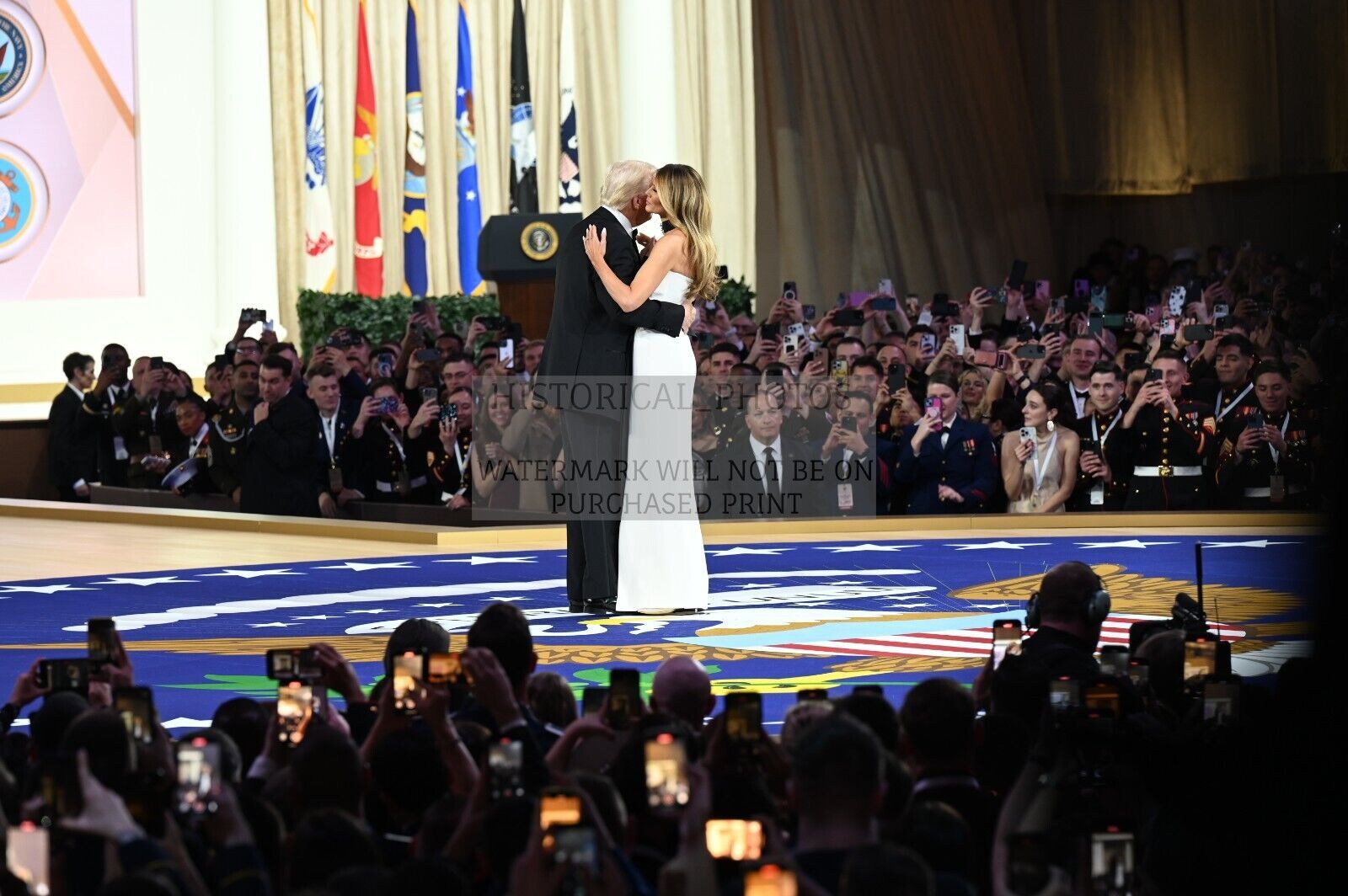 PRESIDENT DONALD TRUMP AND MELANIA DANCING AT INAUGURAL BALL 2025 4X6 ...