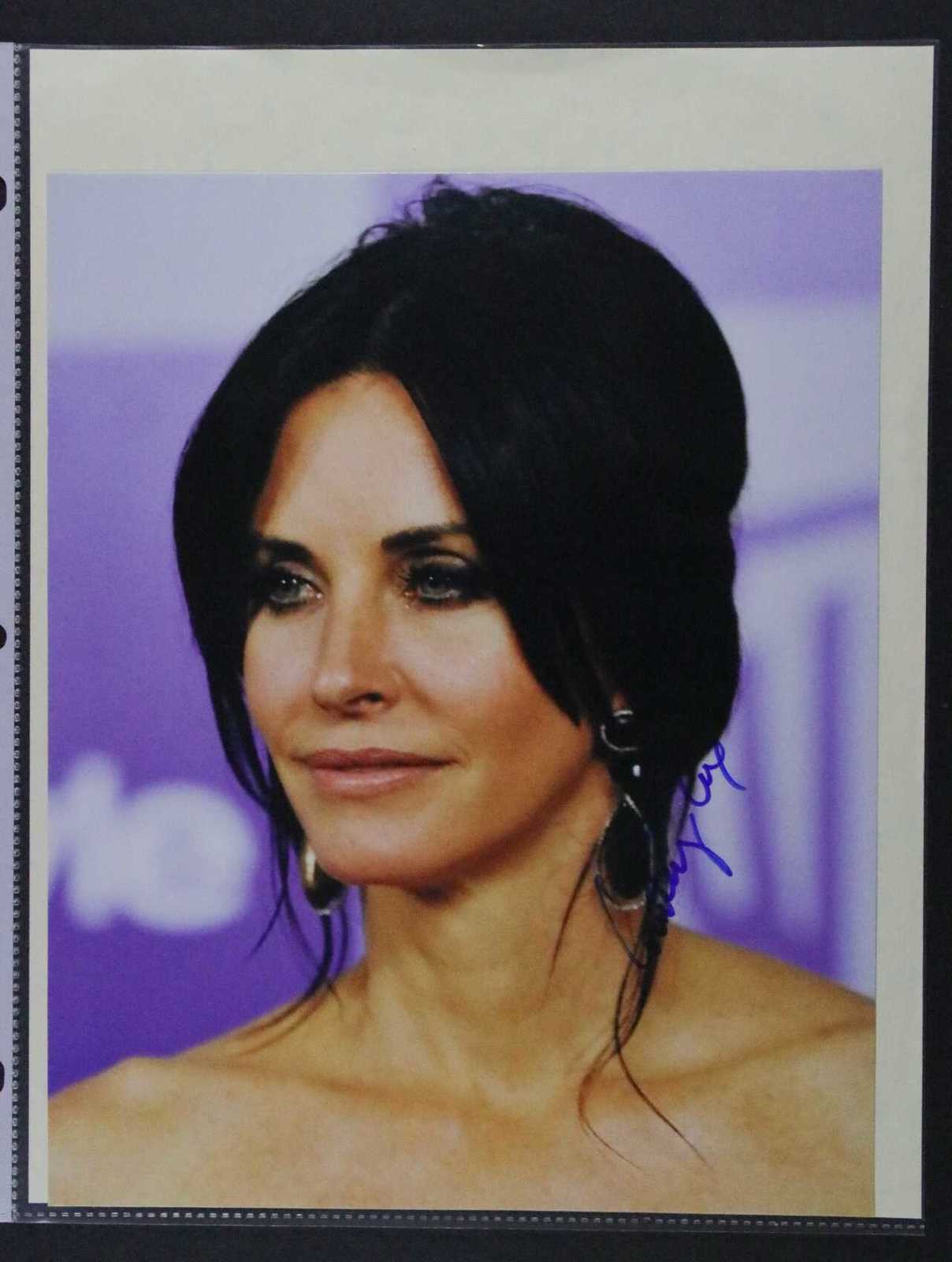 Courteney Cox Signed Autographed Glossy 8x10 Photo - Photographs