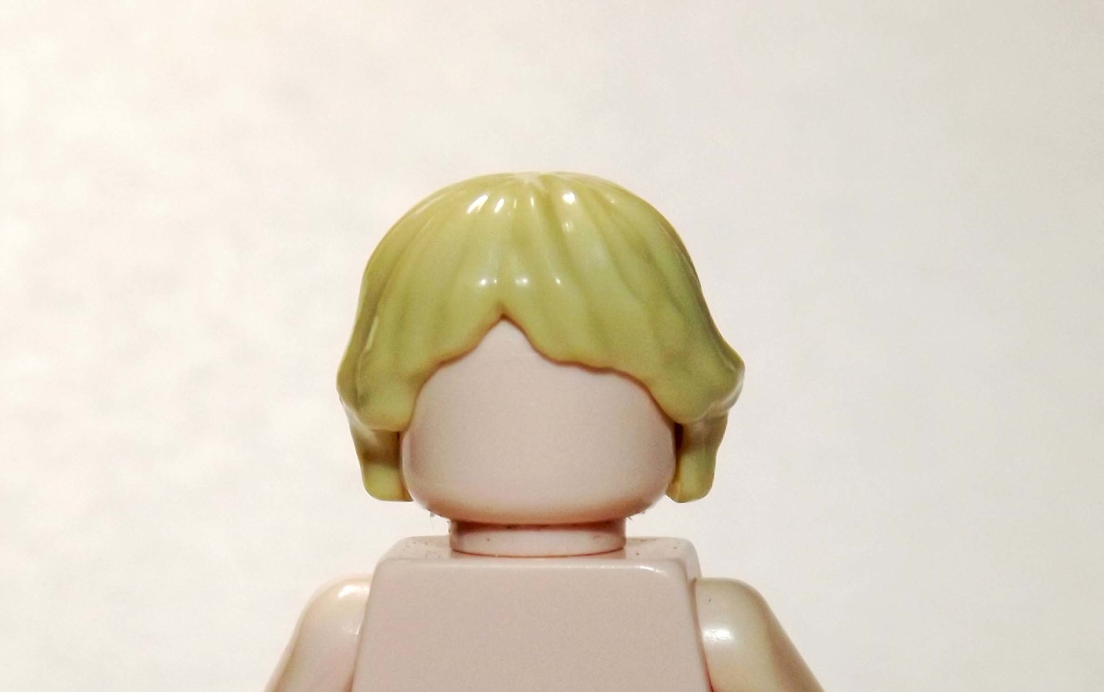 Minifigure Blond Wavy Feathered Hair For Toys - LEGO (R) Minifigures