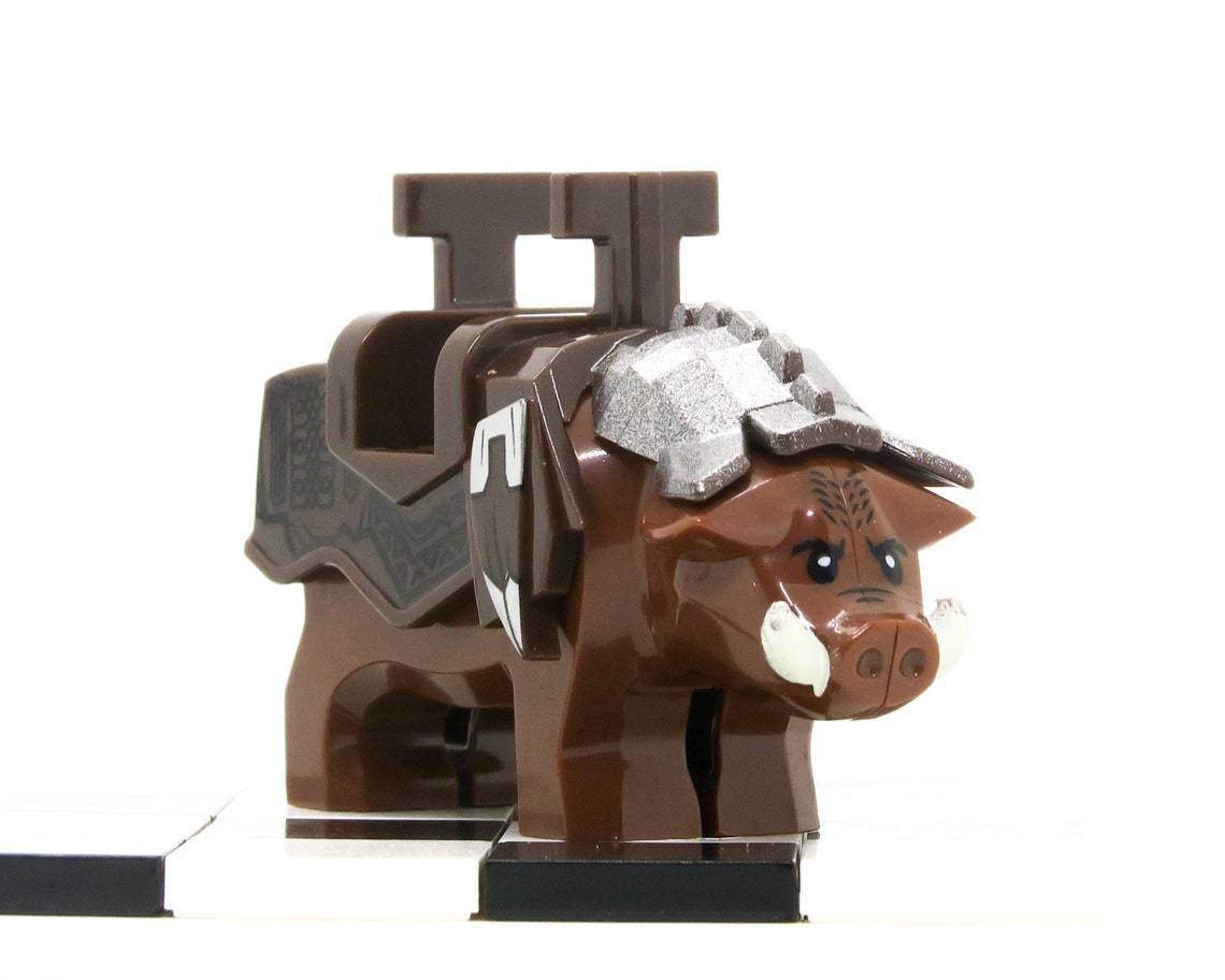 The Hobbit Iron Hills Dwarf Warrior on War Boar Minifigures Weapons ...