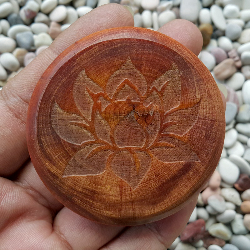 6 Cm Translucent Raja Kayu Slab Lotus Flower Engraved Borneo Agathis ...