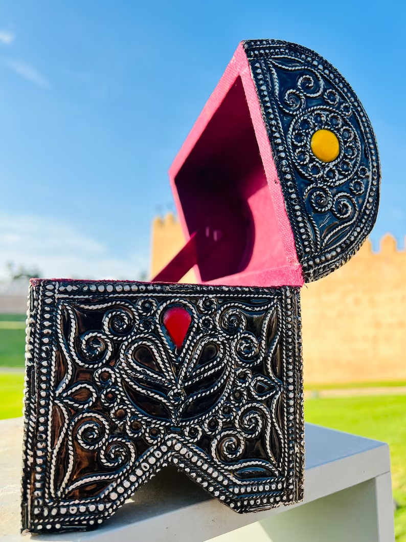 The art and beauty of a handcrafted Moroccan box, traditional Moroccan ...