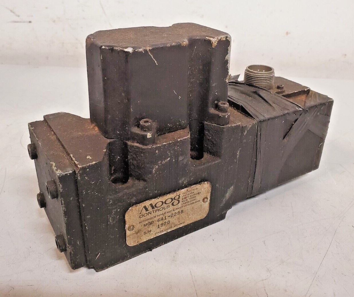 Moog Controls Hydraulic Valve 641-229B | 1920 | AP8 | CAGE CODE 0CHW0 ...