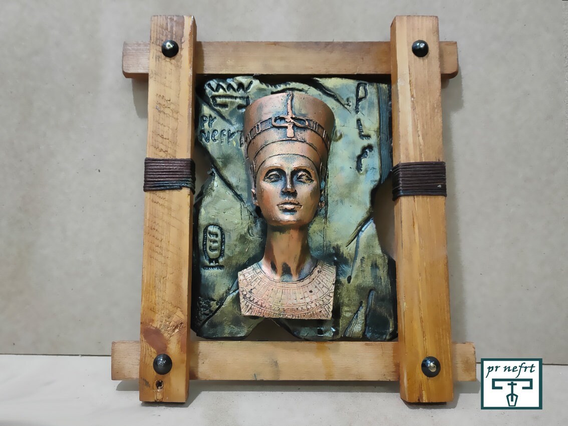 Rare and distinguished. A mural of the beautiful Queen Nefertiti ...