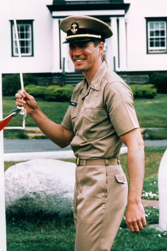Richard Gere Smiling At Flagpole An Officer And A Gentleman 11x17 Mini ...