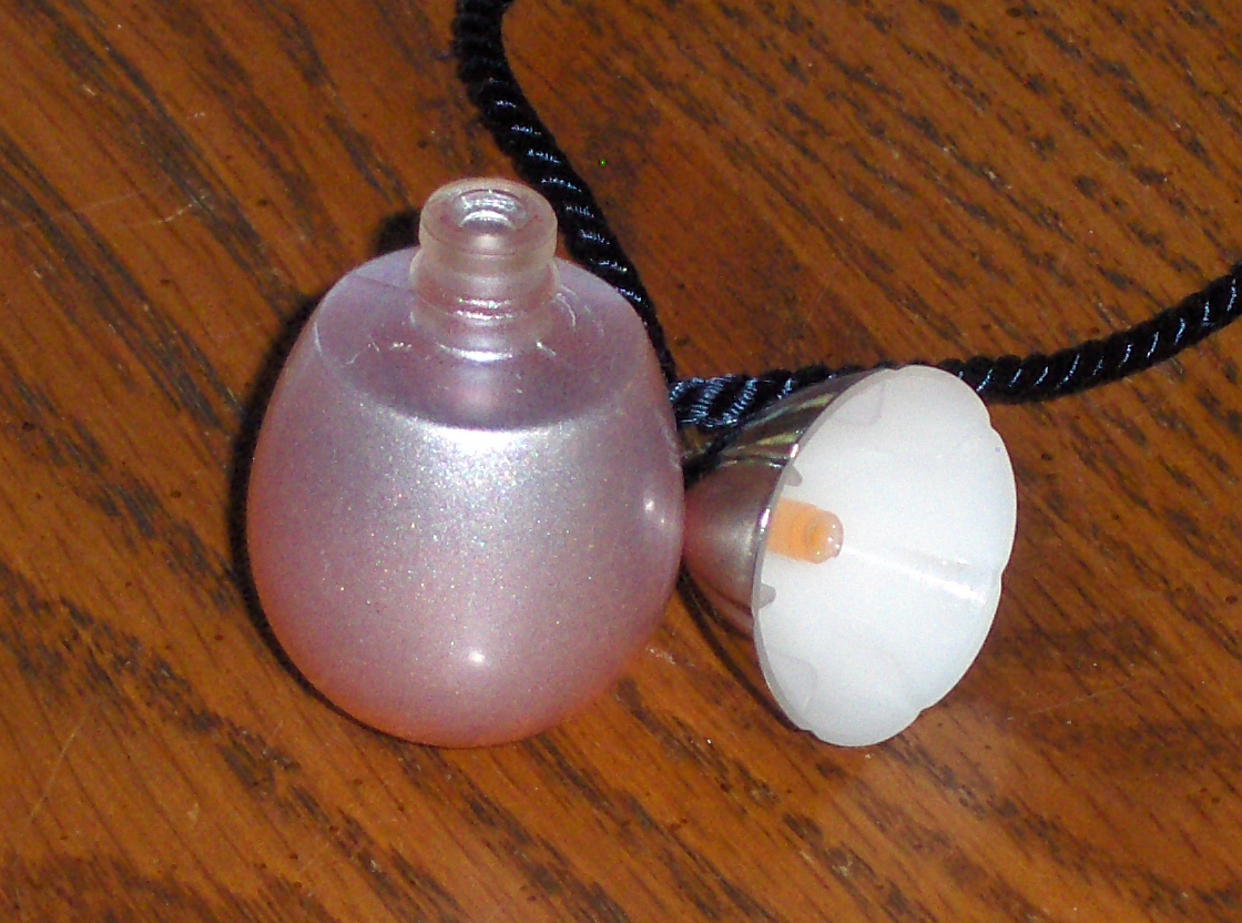 Boucheron Paris Initial Perfume Pendant Globe Necklace 0.17 oz On Black ...