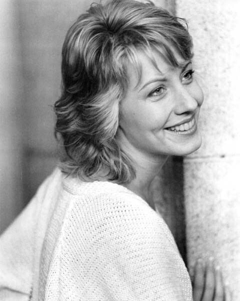 Linda Kozlowski smiling portrait Sue Charlton 1986 Crocodile Dundee ...