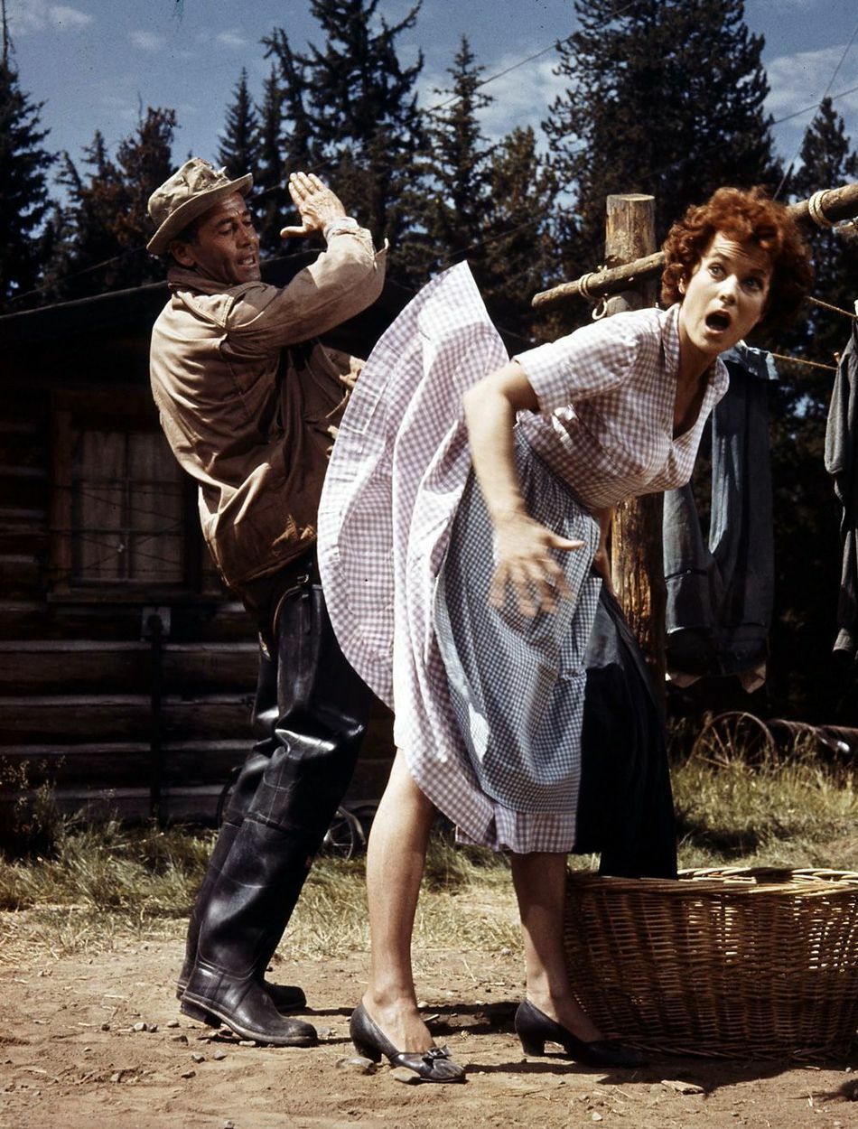 HENRY FONDA SPANKING MAUREEN OHARA 5X7 Glossy Photo - Photographs