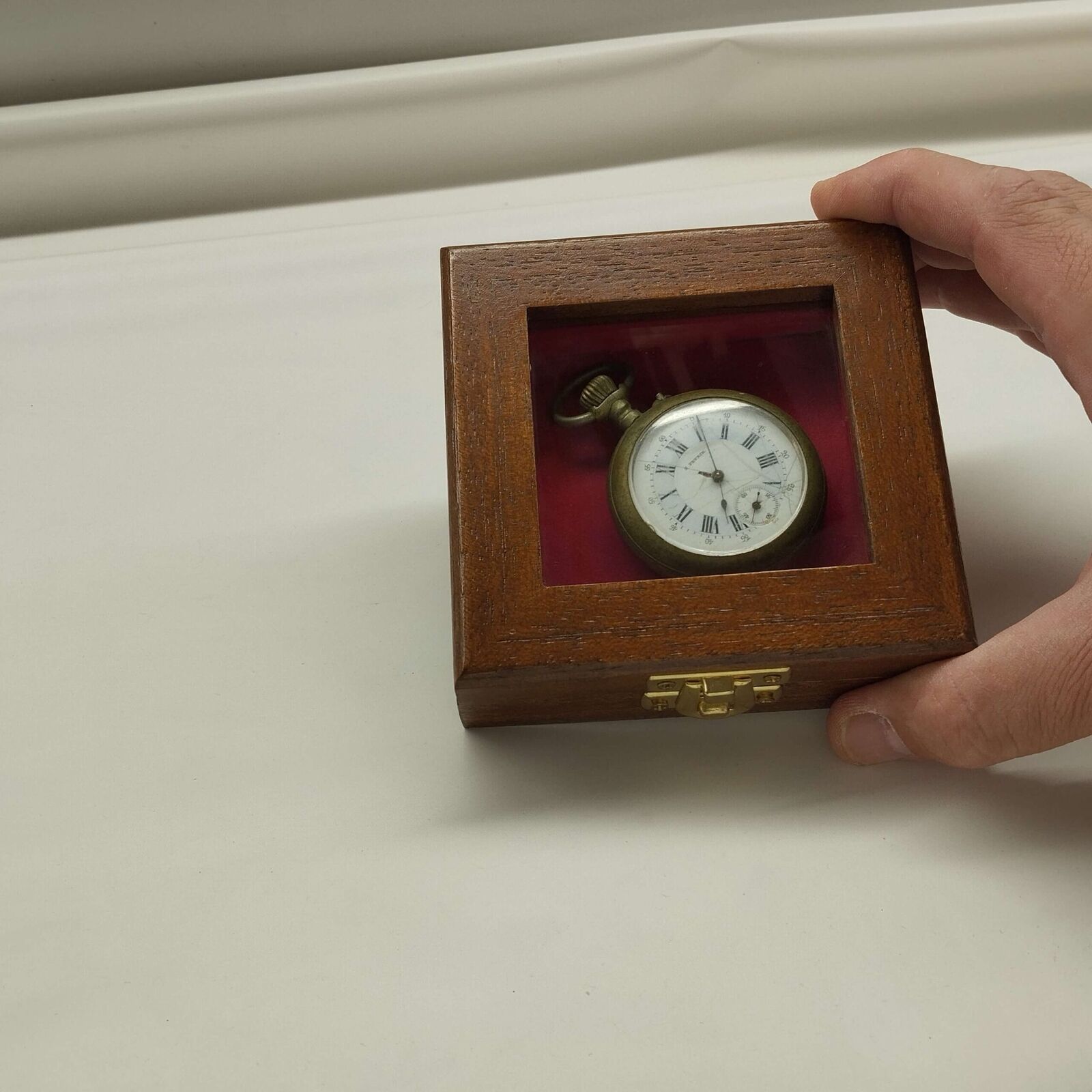 Box Exhibitor for Watches From Bag (305-TASC2)- show original title ...