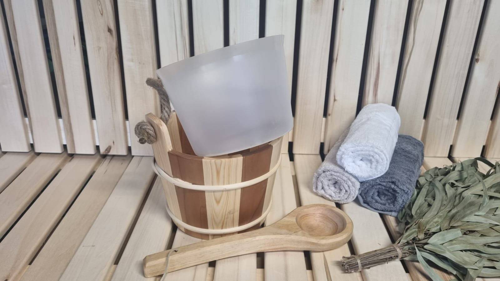 Sauna Harmony: 4-Liter Wooden Bucket with Plastic Insert and Wooden ...