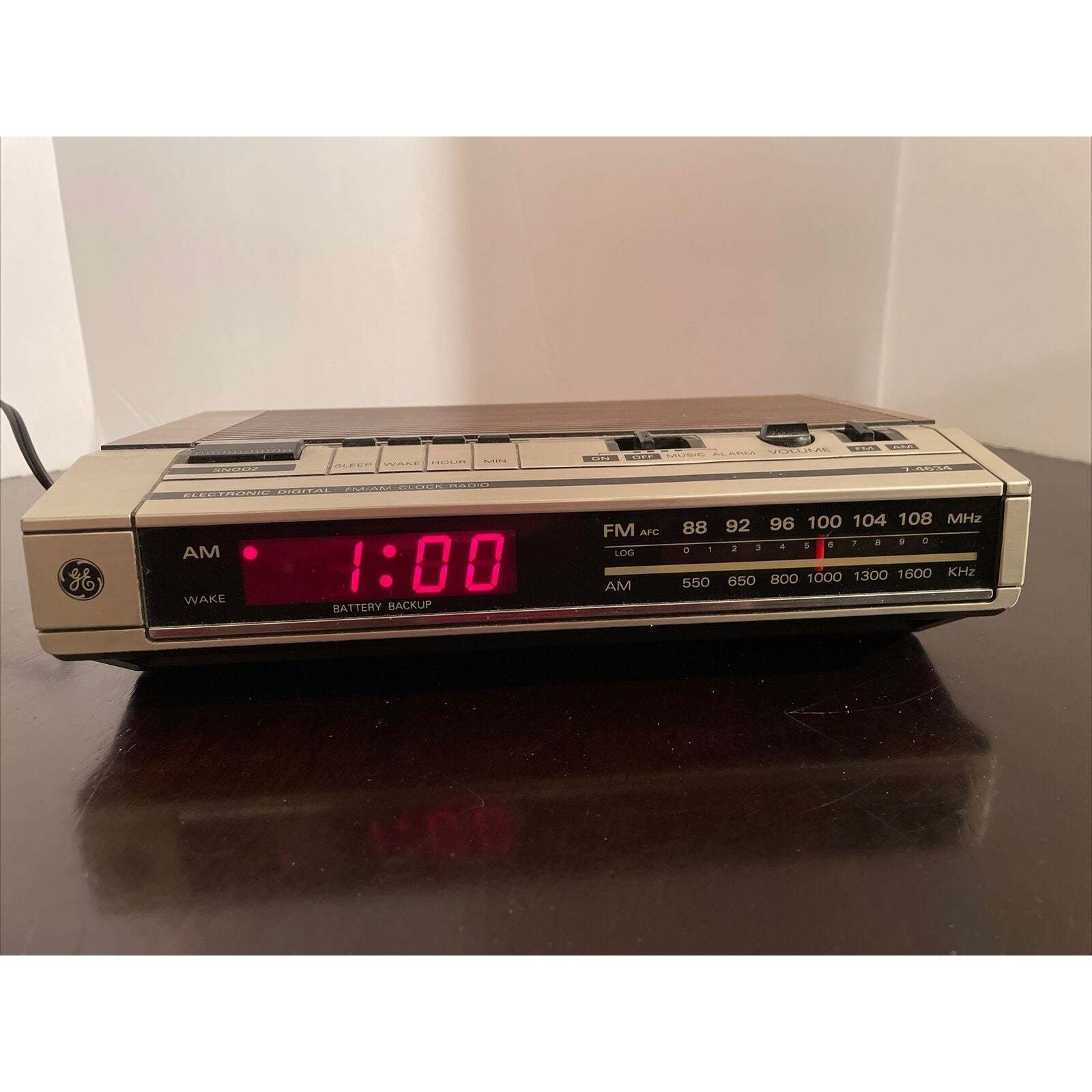 GE General Electric AM/FM Clock Radio Alarm 7-4634B Brown - Digital Cameras