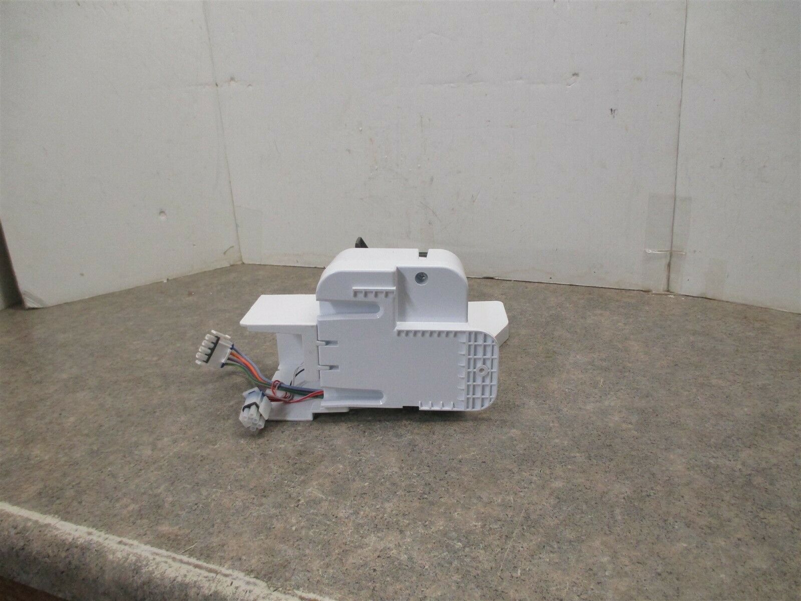 GE REFRIGERATOR ICE MAKER PART# IM6D - Refrigerator & Freezer Parts