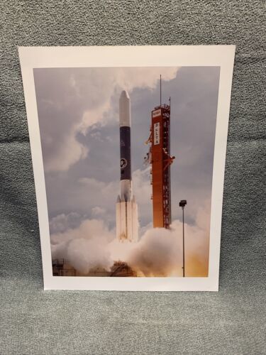 NASA Delta Rocket Space 8x10 Photo Photograph KG McDonnell Douglas ...