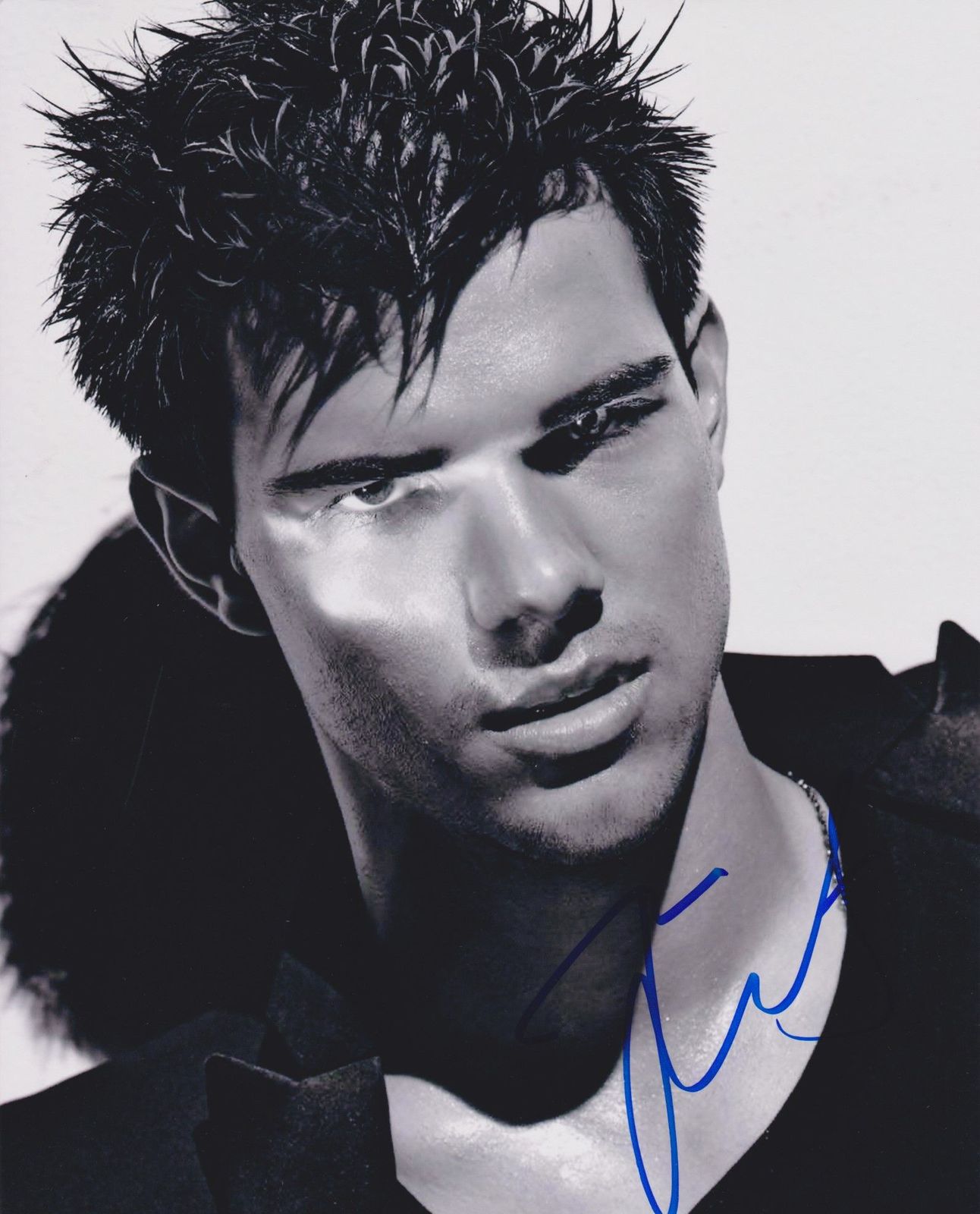 Taylor Lautner Signed Autographed "Twilight" Glossy 8x10 Photo ...