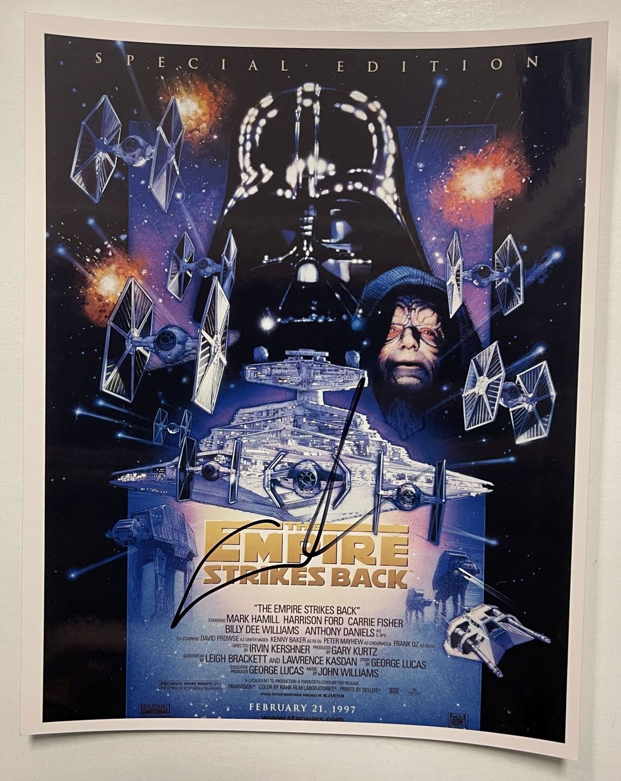 George Lucas Signed Autographed "Star Wars" Glossy 8x10 Photo - Photographs