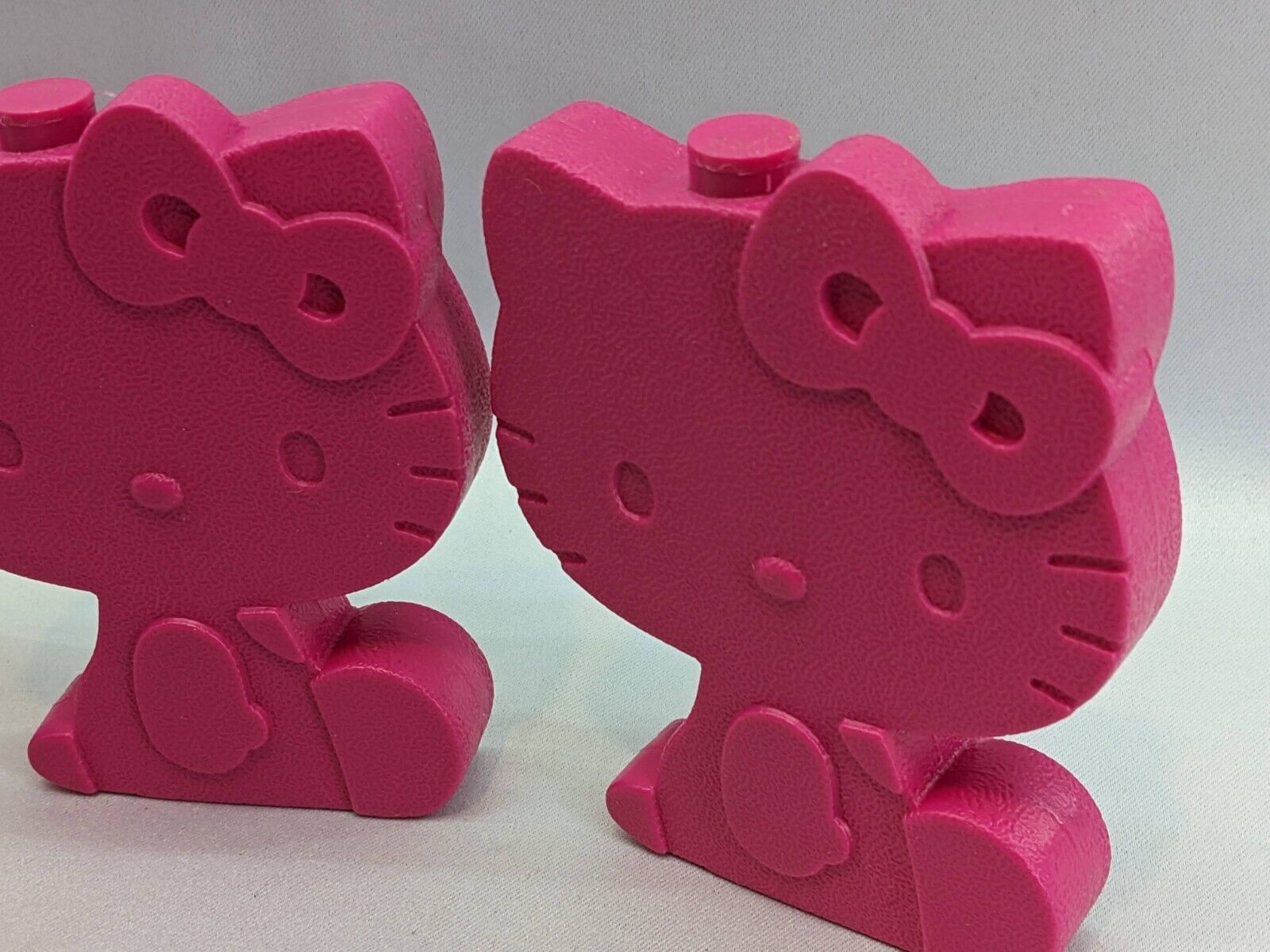 New 2 pack Hello Kitty/Igloo Ice Block For Lunch Bag Box or Coolers (B2 ...