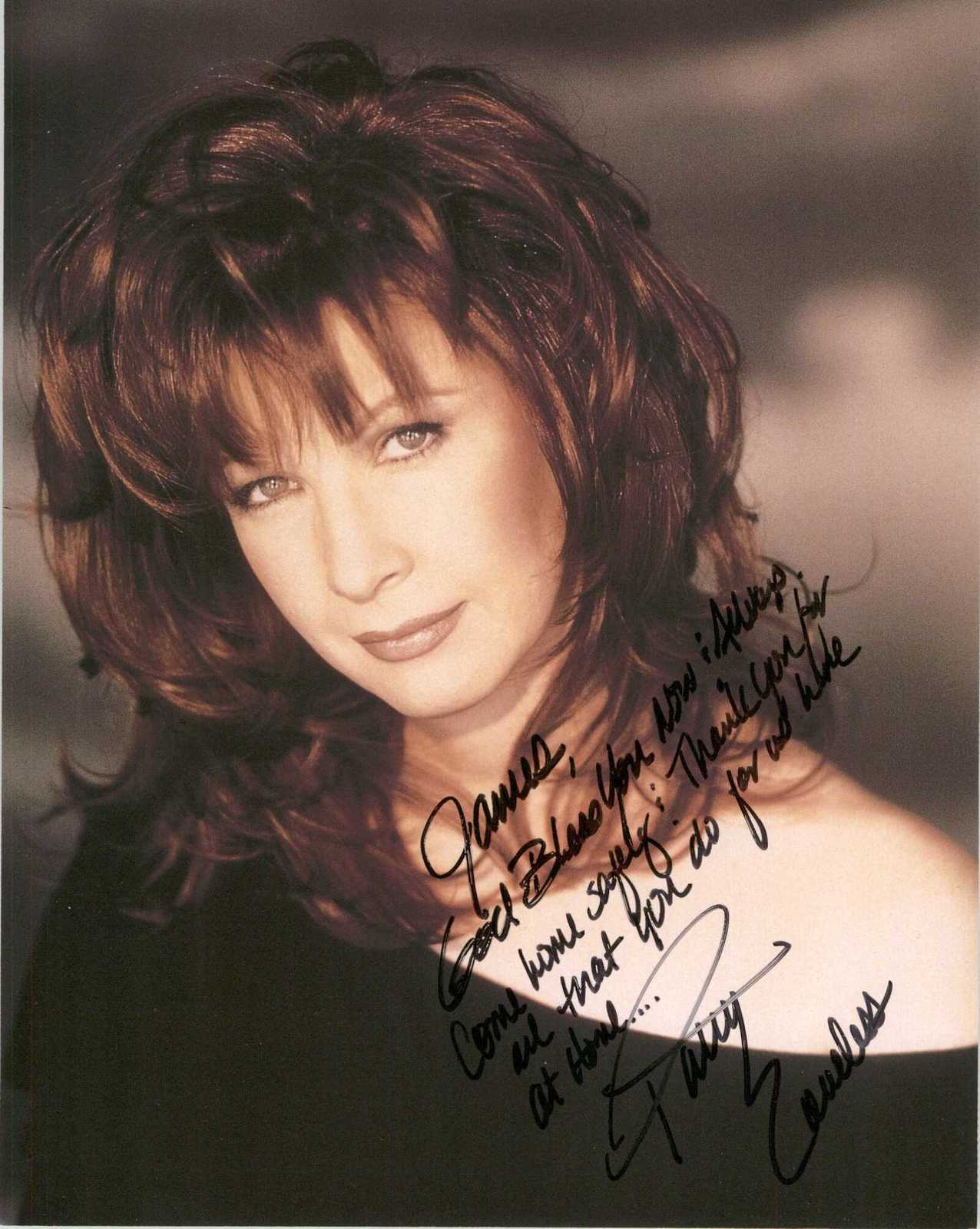 Patty Loveless Signed Autographed Glossy 8x10 Photo - Photographs