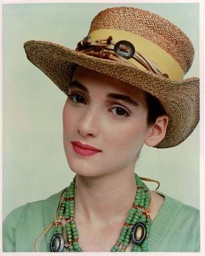 Winona Ryder 8x10 glossy photo G0199 - Action Figures