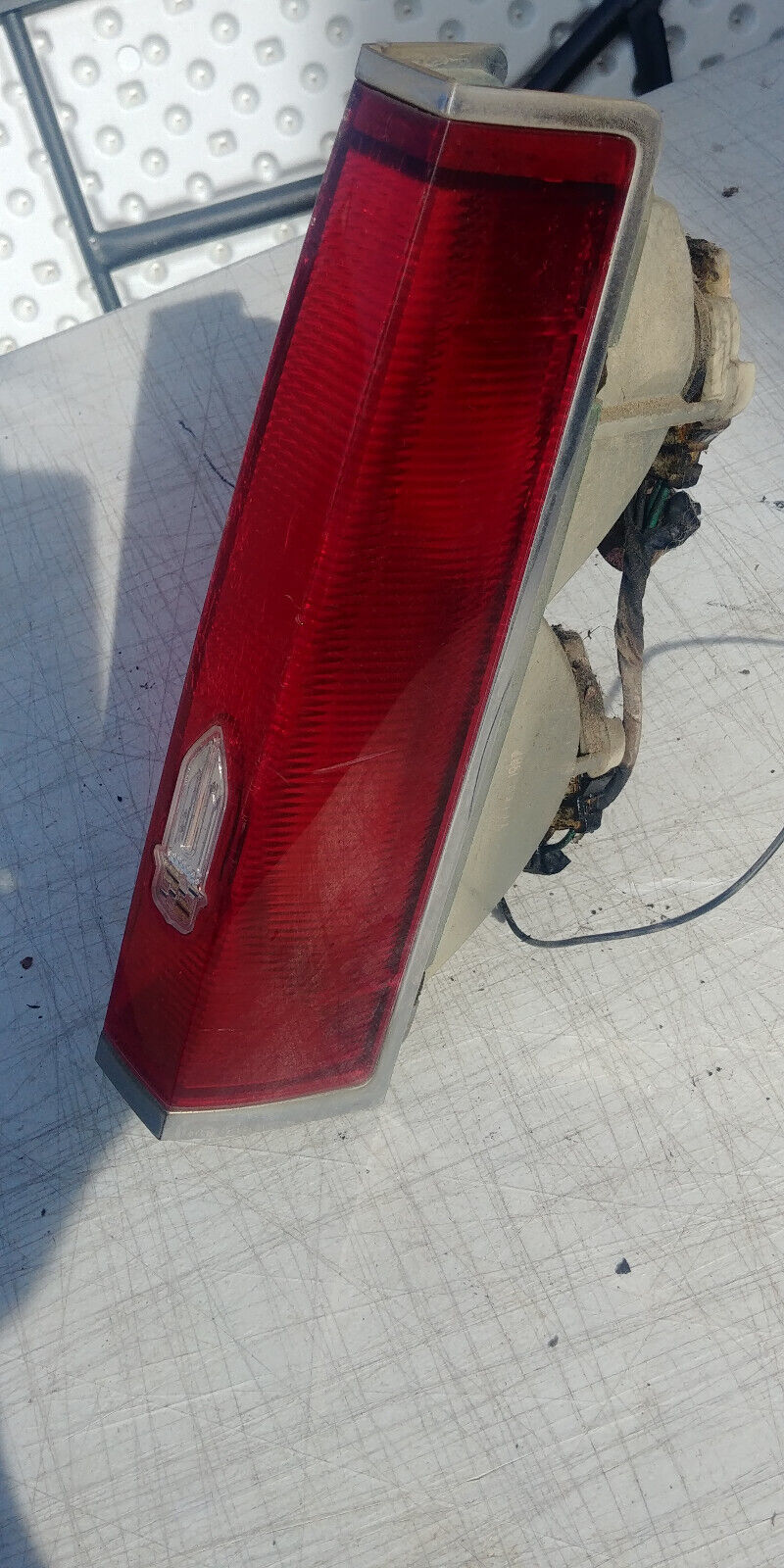 1987 1988 FLEETWOOD DEVILLE FWD RIGHT TAILLIGHT BRAKE TURN ScRaTcHeD ...