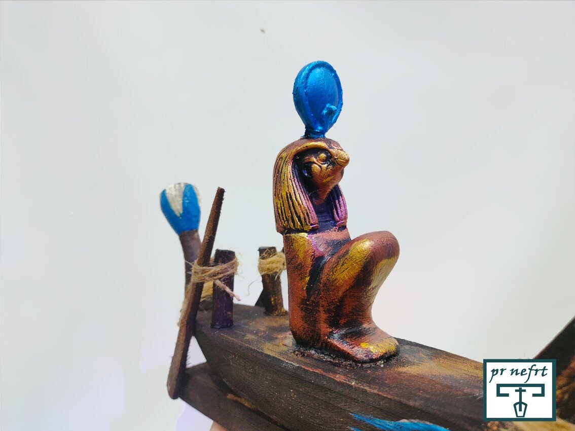 The boat of the idol Ra. The god Ra. Replica masterfully made in Egypt ...