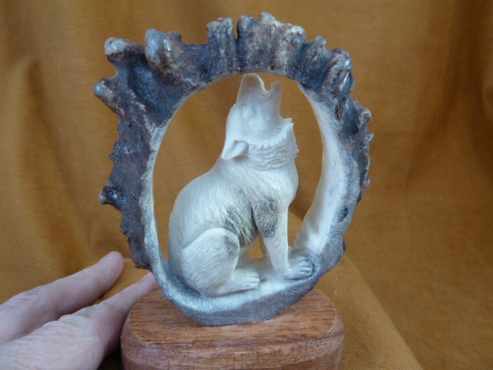 wolf-w83 sitting white howling Wolf shed ANTLER figurine Bali detailed ...