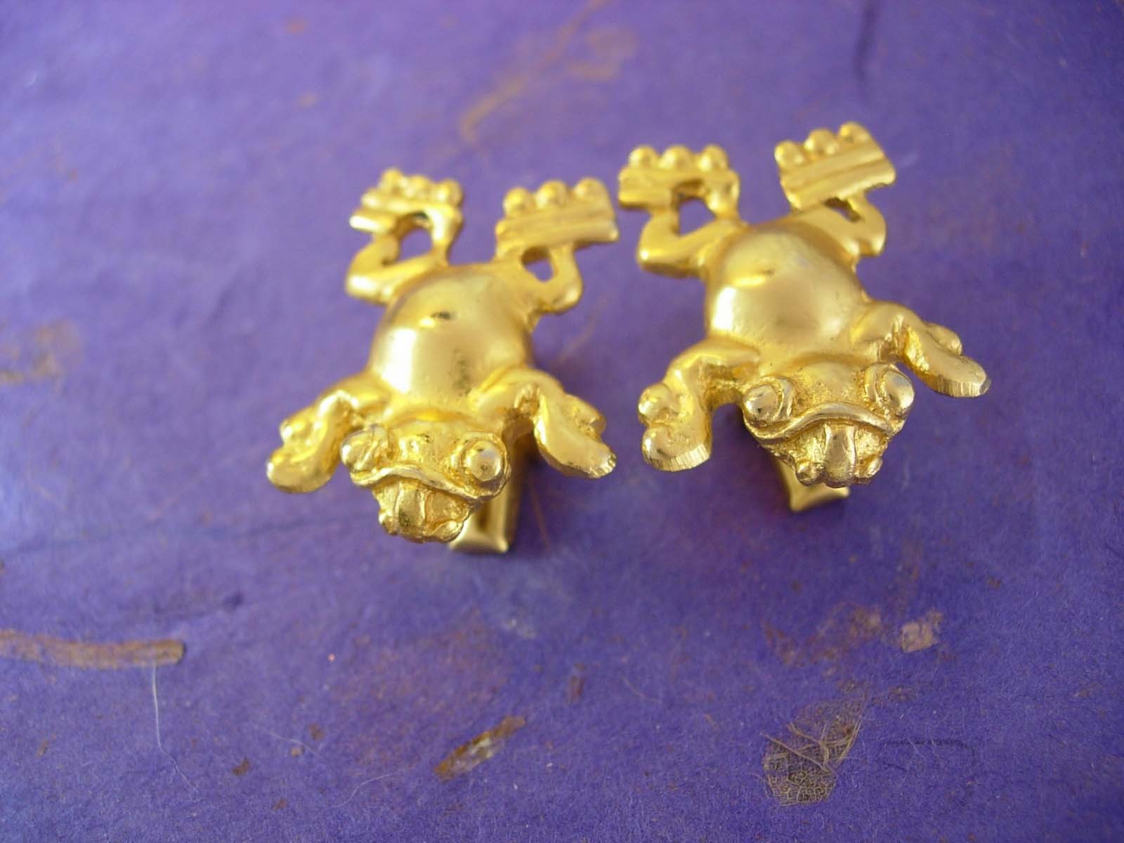 Kiss a FROG Cuff links gold frogger Toad whimsical mens gift Cufflinks ...