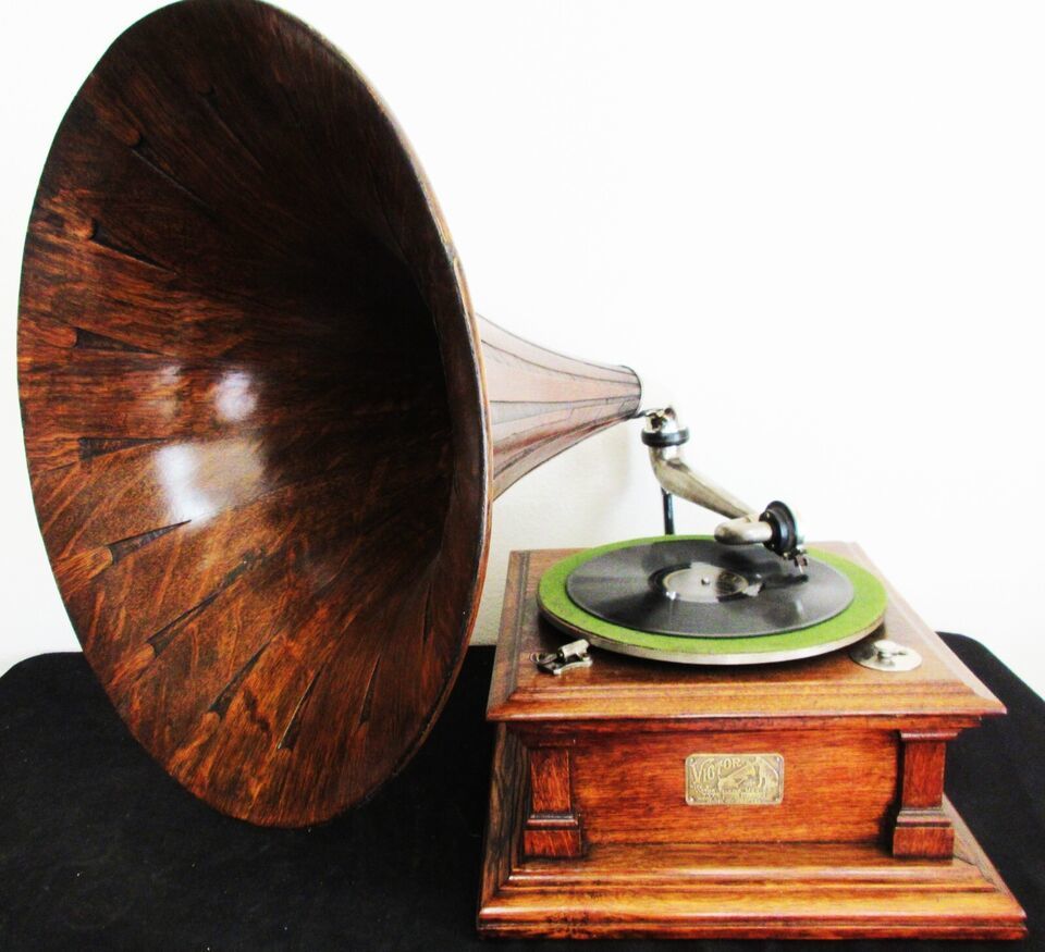 Victor V Phonograph with Original Oak Spear Tip Horn circa 1905 Fully ...