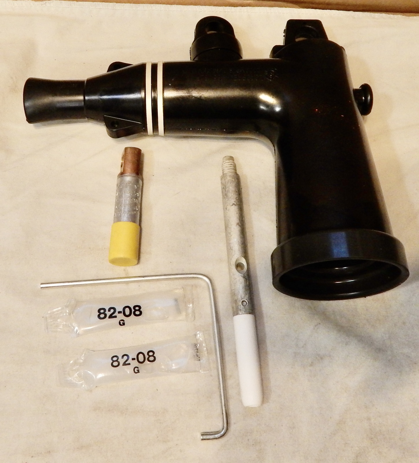 ELASTIMOLD 200A LOADBREAK ELBOW CONNECTOR W/TEST Point 166LR-C-5240 NIB ...