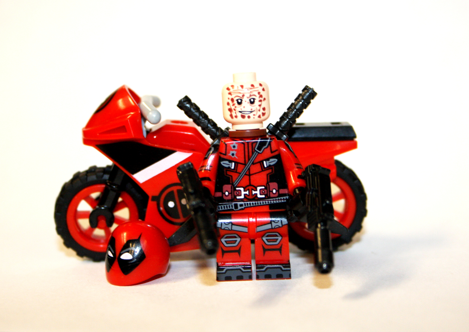 Deadpool With Motorcycle Marvel Minifigure Packs - LEGO (R) Minifigures