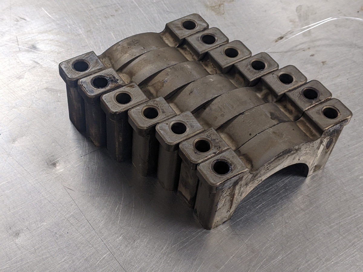 Engine Block Main Caps From 2005 Chevrolet Trailblazer 4.2 24577092 AWD ...