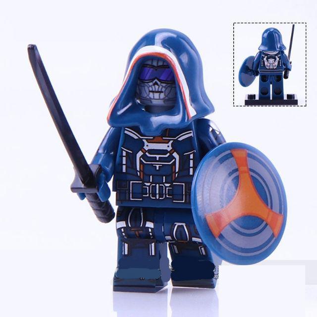 Taskmaster with weapons - Black Widow (2021) Marvel Minifigures Block ...