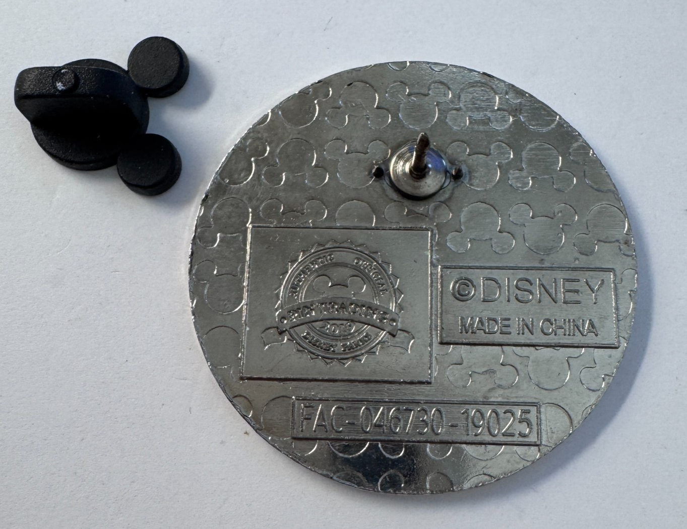 Disney 2019 Characters Mickey Mouse Circle Dated Signature Autograph ...