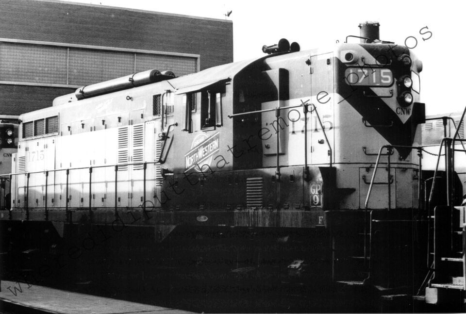 Chicago & North Western CNW 1715 EMD GP9 Proviso ILL 1967 Photo - Railroadiana & Trains