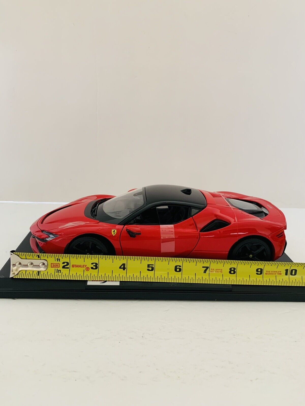 Maisto Ferrari SF90 Stradale 1:18 Diecast Red Car Figure - Contemporary ...