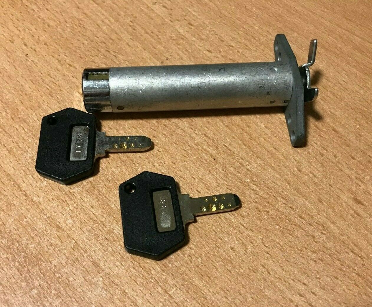 OEM PACHISLO Slot Machine Door Lock / 2 Security Keys 3.25" J Hook (See ...