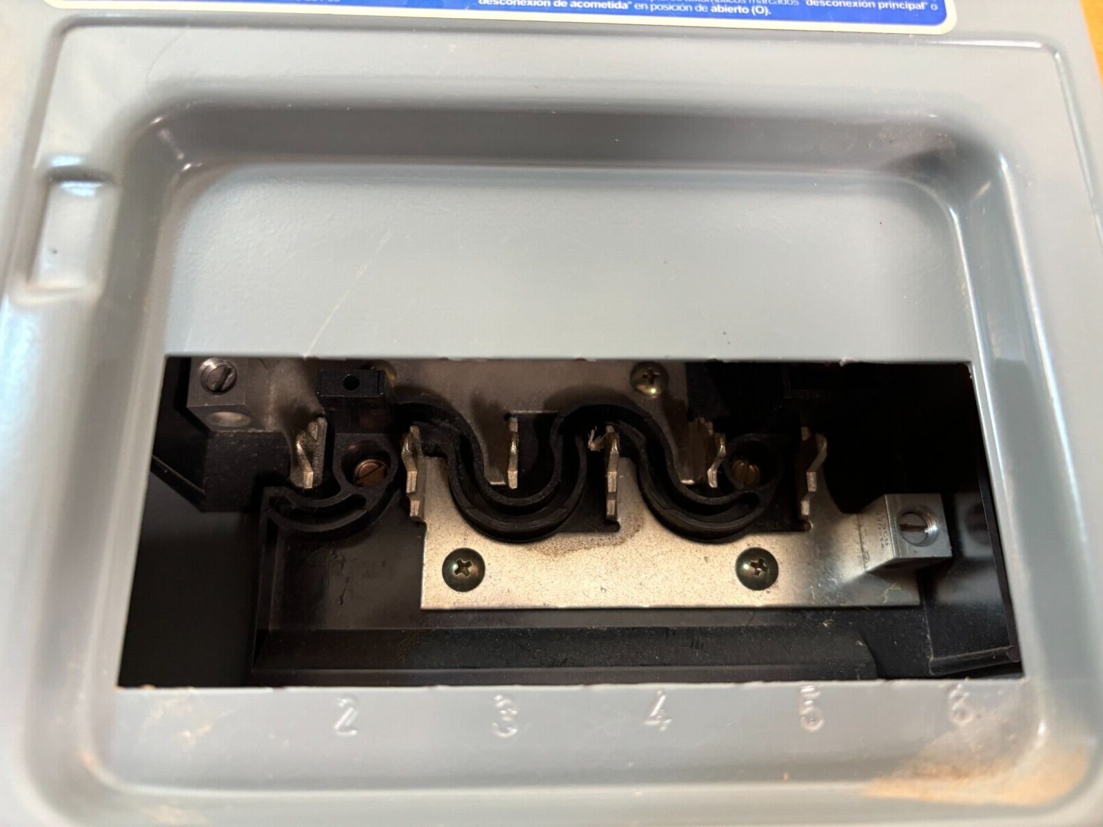 SQUARE-D HOMELINE Load Center HOM6-12L100 Series -001 -- 100A Max 120 ...