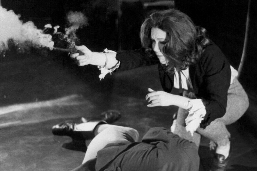 Diana Rigg as Emma Peel firing gun The Avengers TV series 4x6 inch real ...