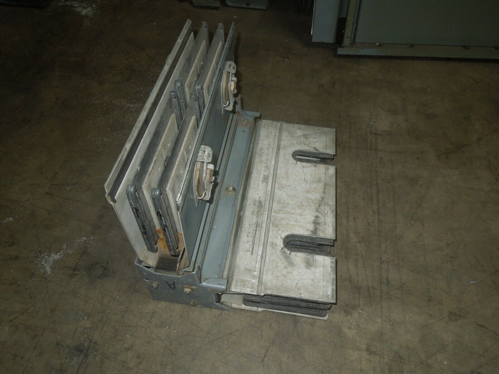 Square D AF-525-LEM8 I-Line Aluminum Feeder Busway 2500A 3ph 4W ...