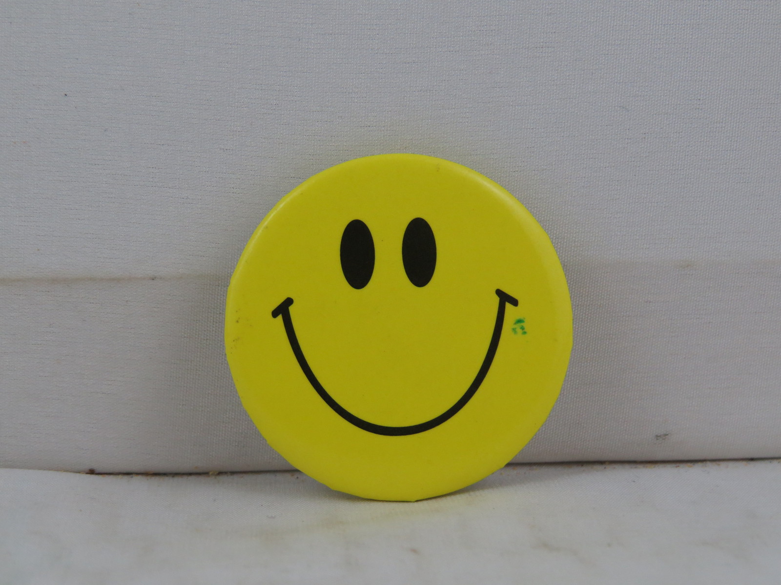 Novelty Pin - Smiley Face Classic Style - Celluloid Pin - Other
