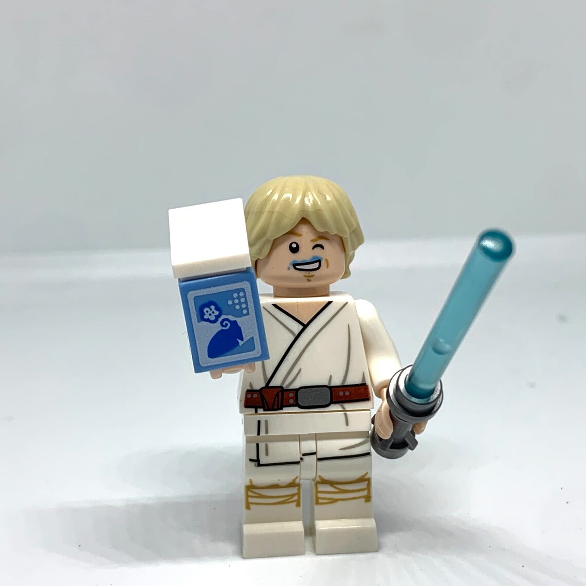 Star Wars Luke Skywalker (with Blue Milk) Minifigures Weapons and ...